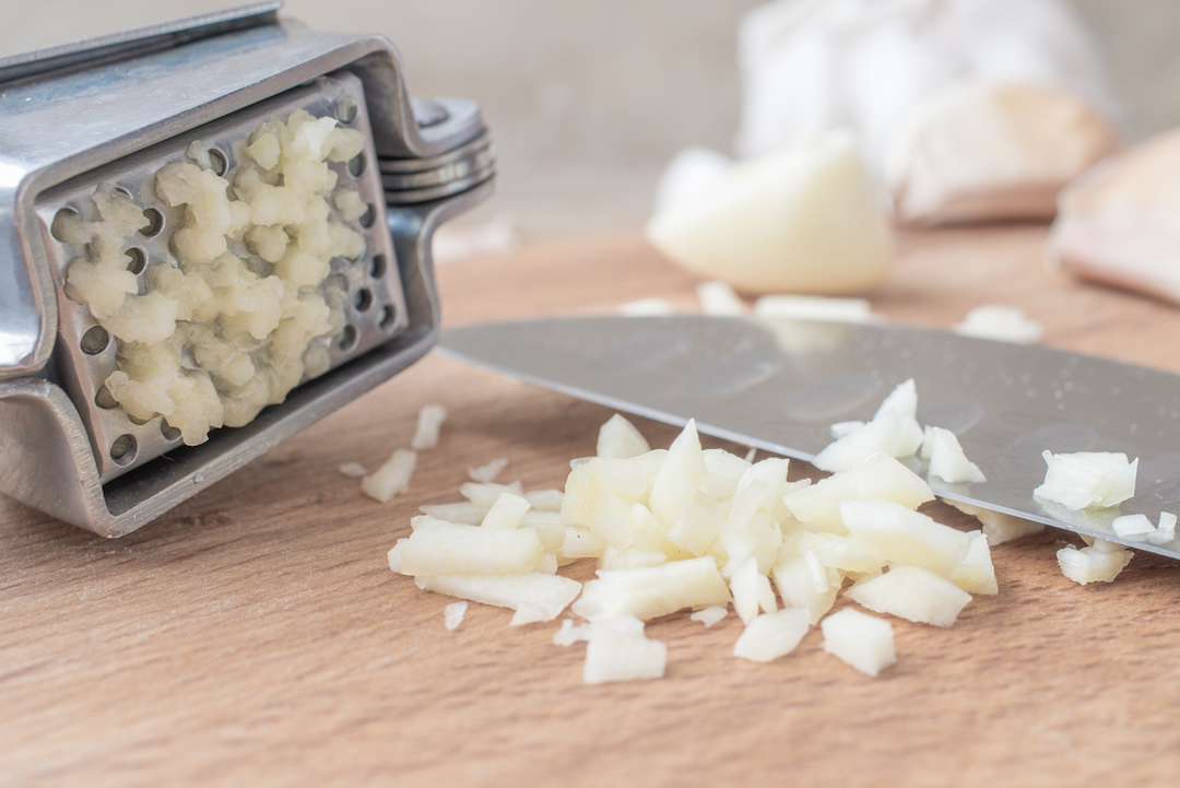 Garlic Remedy For Colds, Flus and Infections - Lisa Robbins Holistic ...